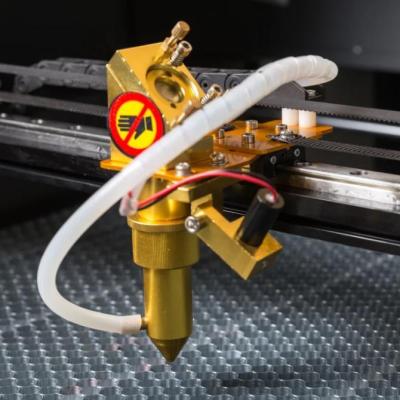 Cina 3020 4040 Piccolo incisore laser a CO2 40W 50W per gomma acrilica in vendita