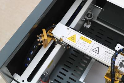 Cina 3020 4040 Piccolo incisore laser a CO2 40W 50W per gomma acrilica in vendita
