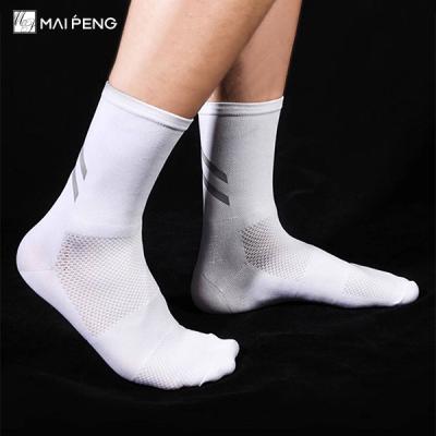 China Quick Dry Reflective Cycling Socks Workout Riding Bike Cycling Socks Custom for sale