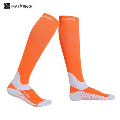 China Custom Compression Sports Socks Running Cycling Nurse Fitness Compression Socks for sale