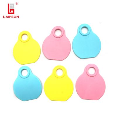 Cina Etichetta per collo bovini e caprini di medie dimensioni in TPU da 80 mm con stampa laser di numeri per bestiame, ISO9001 in vendita