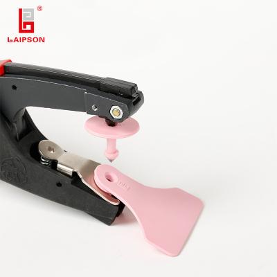 China Black Automatically Rebound Pig Cattle Tag Applicator , Cattle Ear Tag Pliers for sale