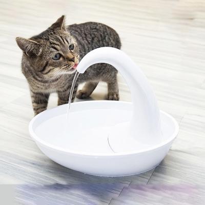 China Ultra-Quiet USB Automatic Water Fountain for Cats and Dogs Make Pet Eat Healthy Water for sale