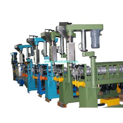 Cina linea di produzione dell'estrusione del rivestimento dell'isolamento dell'attrezzatura del cavo e della fune di 120-200mm macchina di espulsione del cavo in vendita