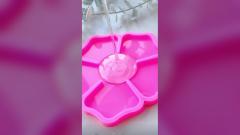 What are epoxy resin crafts? Freezing beauty in crystal-clear resin.
