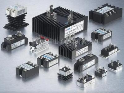 Cina Macchina di distribuzione di colla elettrica automatica CNC AB per la produzione di condensatori in vendita