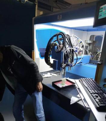 Cina Macchine per la distribuzione di resine epossidiche CCD Vision con Degas a vuoto e opzioni di riscaldamento in vendita