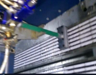 Cina Dispensatore di colla automatico completo di precisione per lampada a strisce a LED nell'industria dell'hardware per macchine in vendita