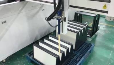 Cina Rapporto di miscelazione 1 1-10 1 Sistema di incollaggio PU regolabile 2K con riscaldamento e filtro Hepa in vendita