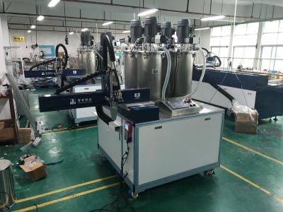 Cina Macchina per la distribuzione di resine AB di 400 kg di capacità con spruzzatura e distribuzione automatiche di colla in vendita