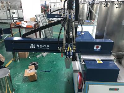 Cina Macchina per la distribuzione di resine AB di 400 kg di capacità con spruzzatura e distribuzione automatiche di colla in vendita