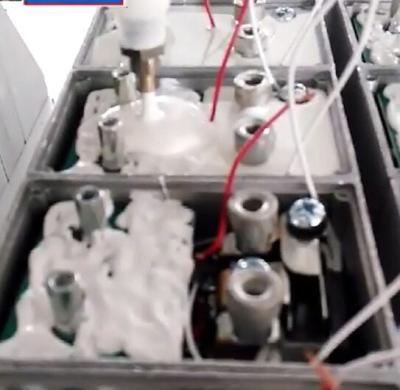 中国 プラスチックのパッケージング LEDディスプレイ ダイナミックな乱すメソッドと自動接着剤配送機 販売のため