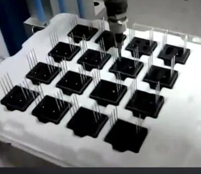 中国 エポキシ粘着剤の混合とドットアプリケーションのための40Lタンク容量ポリウレタンポッティングマシン 販売のため
