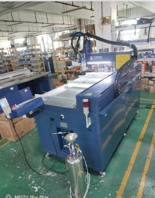Cina 60L Capacità Imballaggio in legno CNC 3 assi Dispensatore automatico di colla Epoxide in vendita