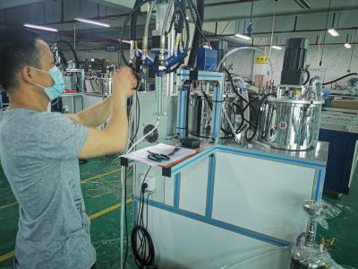 Cina Dispensing machine per la miscelazione di resine PU Ab a installazione verticale con grado semiautomatico in vendita