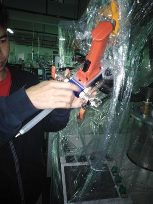 Cina Installazione verticale 2 parte Resina Dispensing Machine con pistola a mano CE certificato in vendita