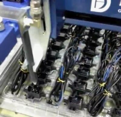 Cina Richiesta personalizzata Abbiamo la perfetta macchina di distribuzione di adesivi epossidici a resina a 2 parti in vendita