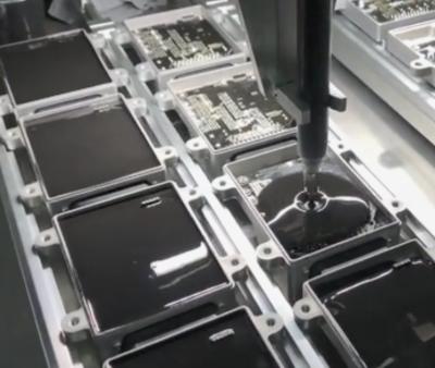 Cina Pagamento completo Macchina per l'applicazione di colla liquida a 3 assi per la confezione e la distribuzione automatiche in vendita