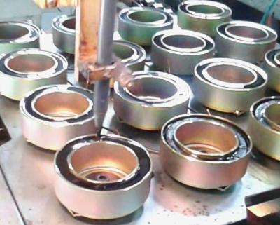 Cina Pagamento completo Macchina per l'applicazione di colla liquida a 3 assi per la confezione e la distribuzione automatiche in vendita