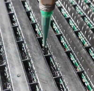 Cina Dispensatore di silicone CNC elettrico automatico con tipo azionato in vendita