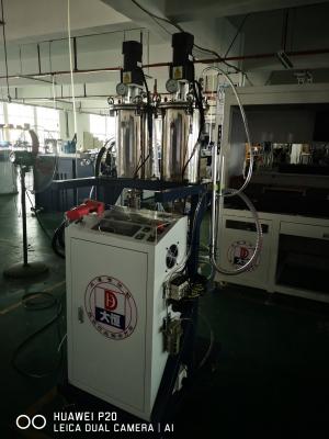 Cina Dispensatore di colla AB ad alta precisione con serbatoio da 40L e pistola a mano opzionale in vendita