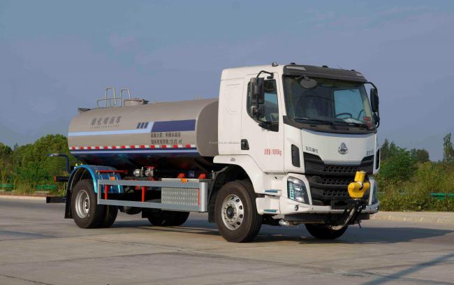 Dust suppression truck side view showing water tank