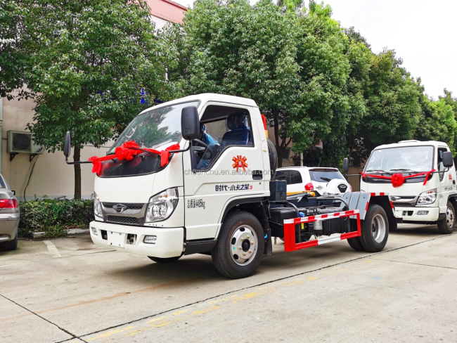 Hook Arm Lifting Garbage Truck side view