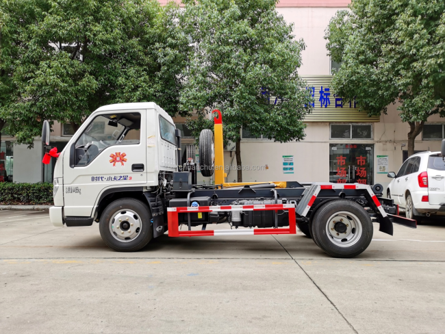 Hook Arm Lifting Garbage Truck rear view