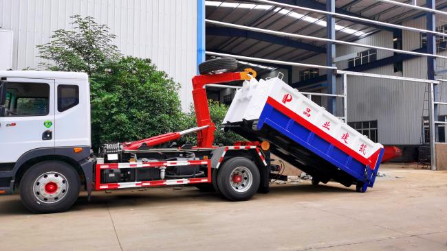 Dongfeng 4x2 Hook Arm Roll Off Garbage Truck operational view
