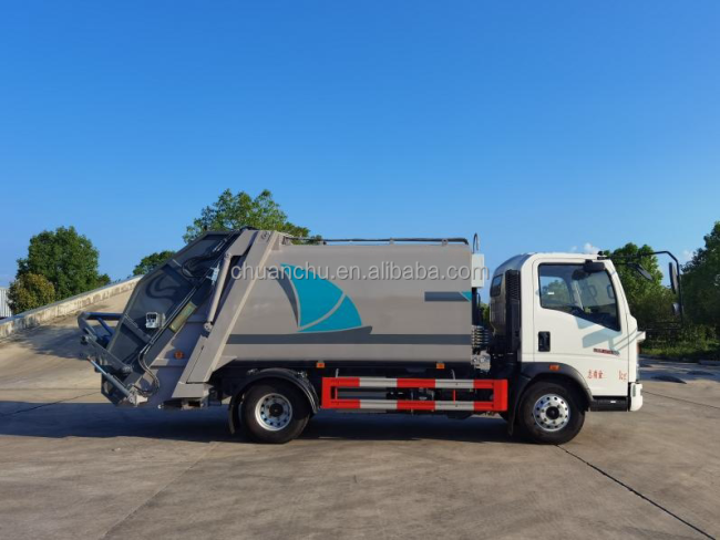 HOWO 8 Compression Garbage Truck cabin interior