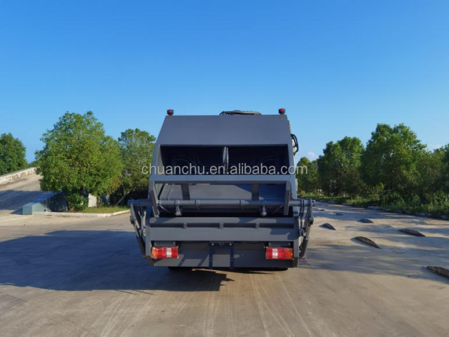 HOWO 8 Compression Garbage Truck chassis detail