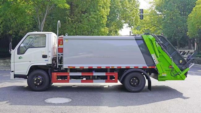 JMC Compressed Garbage Truck operation view