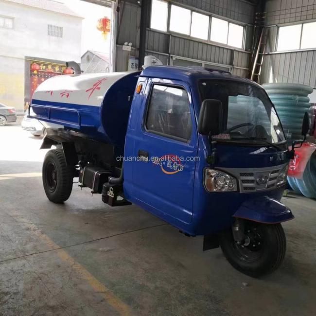 Multifunctional Three Wheel Suction Truck rear view
