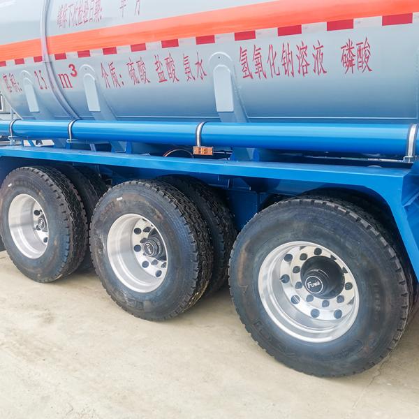 Quality 3 axles Large Tank Semi Trailer For Dangerous Chemical Liquid Transport 32T Max for sale