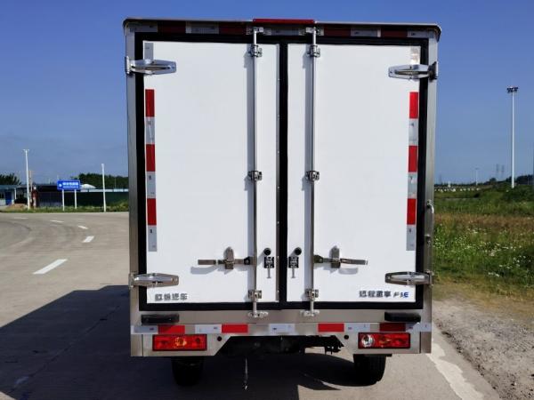 Quality 2 Tons Gasoline Mini Refrigerated Box Truck 1-10T Load Capacity Small Freezer for sale