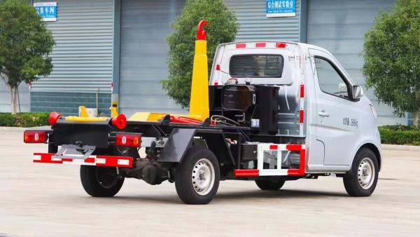 Quality Small Changan Hook Arm Garbage Truck Hooks Lift Trailer For Waste Management for sale