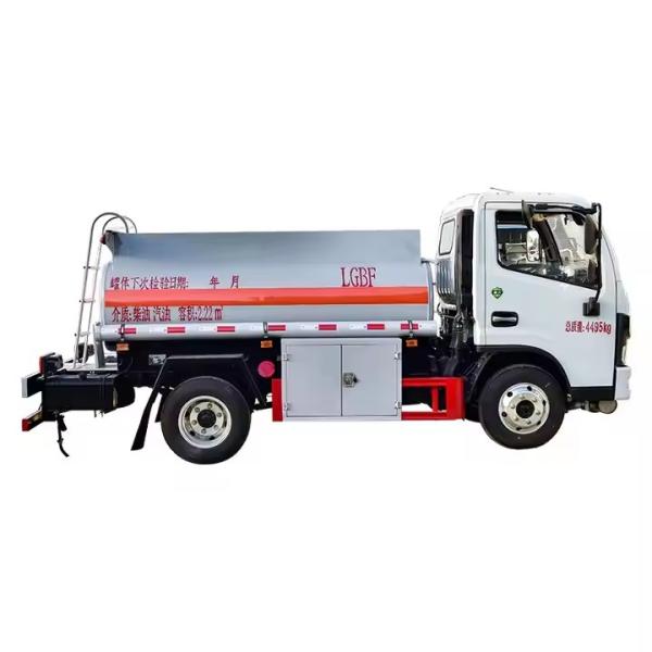 Quality Compact Diesel Oil Transport Truck With Euro 6 Emission Standard for sale