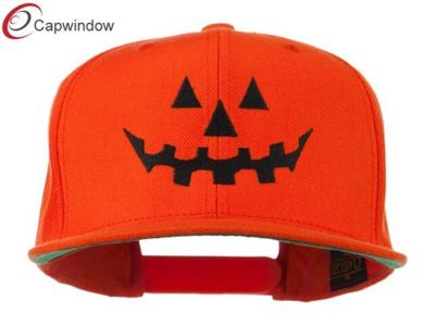 Cina Berretti da baseball misura lana acrilica ricamati, progettazione arancio del fronte della zucca di Halloween in vendita