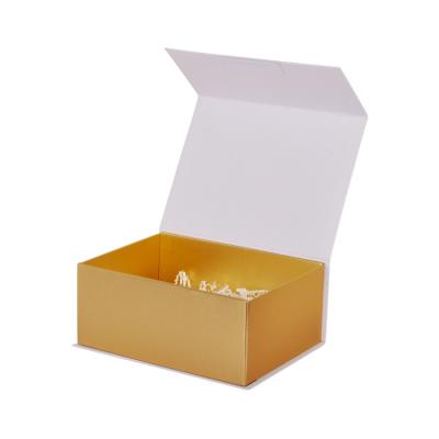 Cina Cartone bianco Matte Lamination Hot Foil Stampping dell'arancia 2mm nell'imballaggio del contenitore di abbigliamento dell'oro in vendita