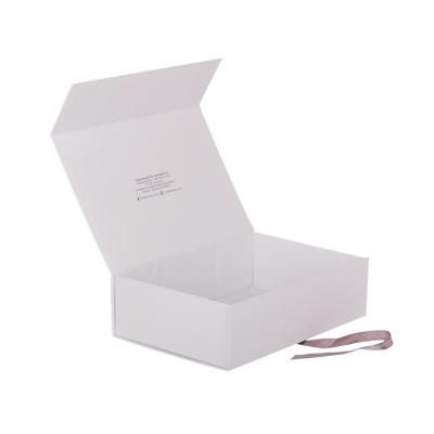 Cina L'oro brillante Logo Paper Packing Boxes With ha sfalsato CMYK che stampa il colore in vendita