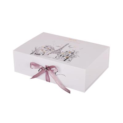 Cina L'oro brillante Logo Paper Packing Boxes With ha sfalsato CMYK che stampa il colore in vendita
