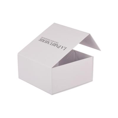 Cina Il contenitore di carta bianco di colore con chiusura magnetica ha riciclato Eco amichevole in vendita
