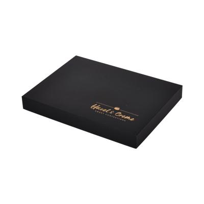 Cina Black Paperboard Hot Stamping Chocolate Packaging Boxes With Plastic Insert in vendita