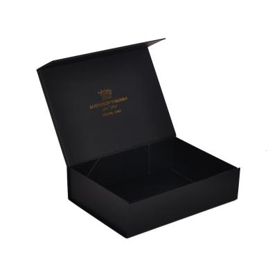 Cina Wholesale Custom Luxury Paper Magnet Folding Magnetic Gift Box Garment Apparel Clothing Packaging Box in vendita