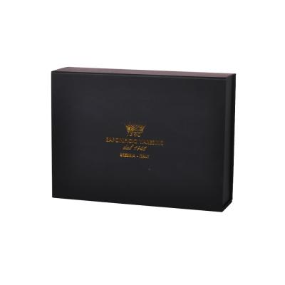 Cina Black Stamping Magnetic Gift Paper Box Packaging Clothing Women Bags 30x22x8cm in vendita