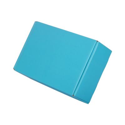 Cina Blue Hologram Corrugated Paper Box Packaging Clothing Shipping in vendita