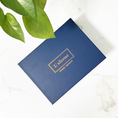 Cina Logo personalizzato stampato rigido cartone nero chiusura magnetica abbigliamento scatola regalo scatola di abbigliamento personalizzato scatola di imballaggio di abbigliamento in vendita
