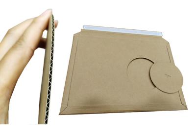 China Os encarregados do envio da correspondência rígidos amigáveis reciclados de Eco do tamanho A4 corrugaram a caixa do envelope do cartão à venda