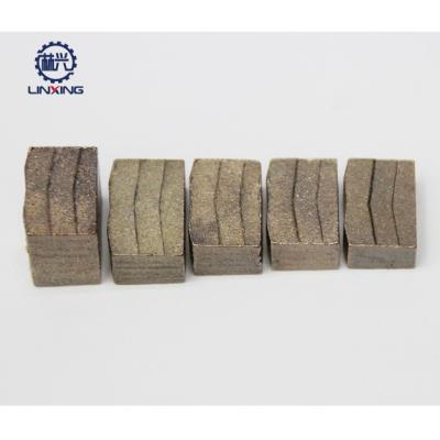 Cina Segmento di diamante multiblade di buona qualità 24x8.8/9.6x15 mm per il taglio di granito bagnato in vendita