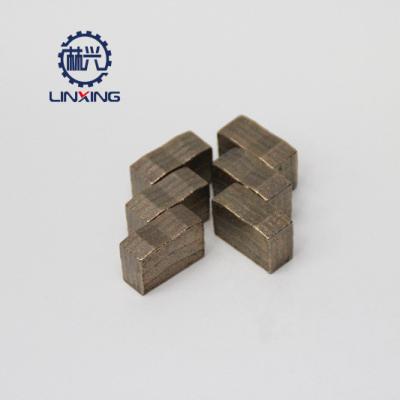 Cina Segmento di diamante multiblade di buona qualità 24x8.8/9.6x15 mm per il taglio di granito bagnato in vendita